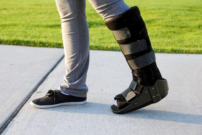 Cómo y cuándo comenzar a caminar tras una fractura de tobillo | JL FISIOS